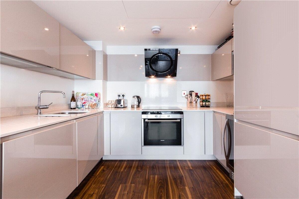 Immobilien zum Kauf - Altitude Point, 71 Alie Street, Aldgate, London ...