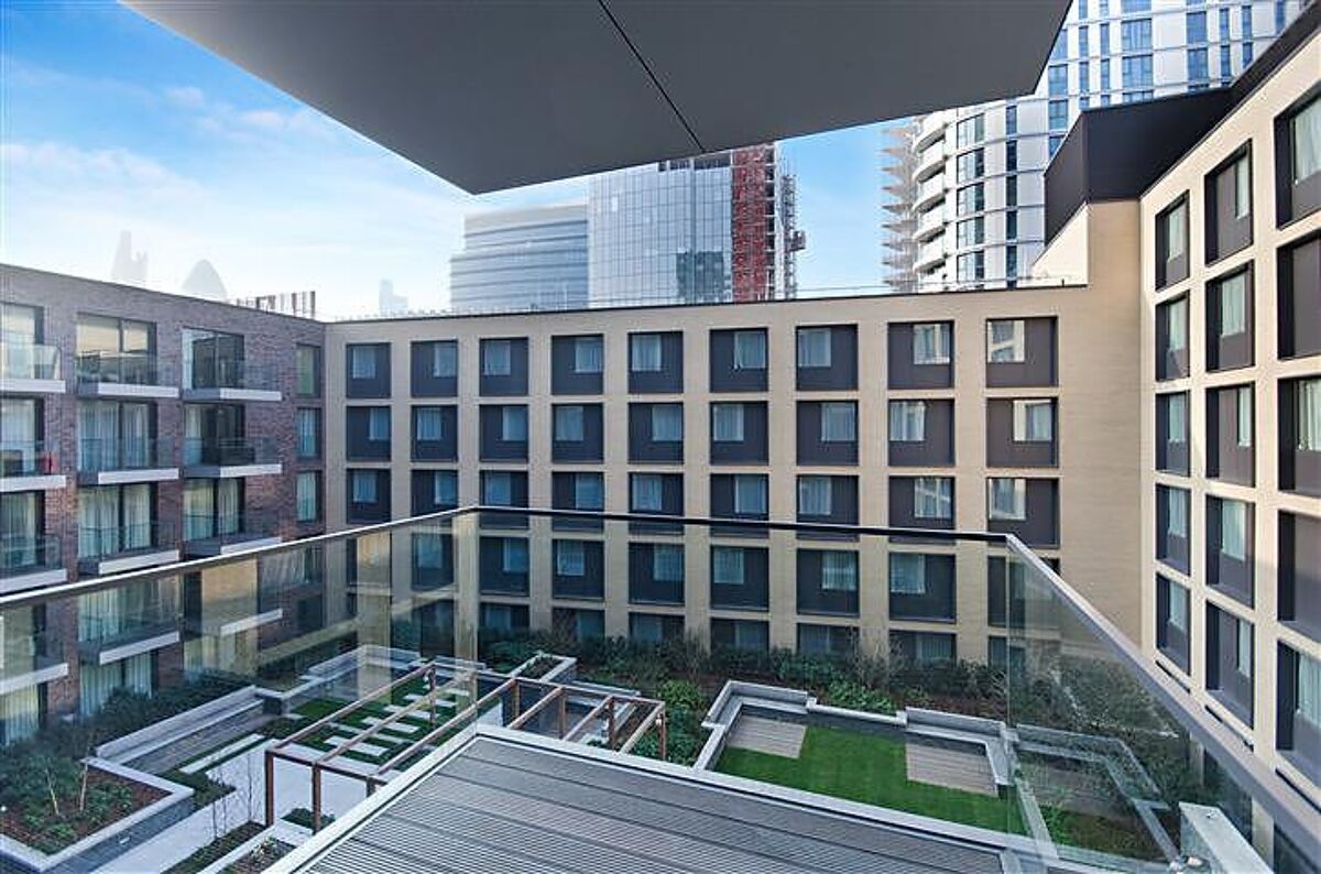 flat to rent in Satin House, 15 Piazza Walk, Aldgate, London, E1 ...