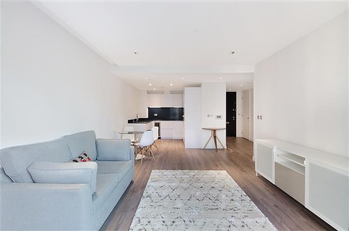 flat to rent in Satin House, 15 Piazza Walk, Aldgate, London, E1 ...