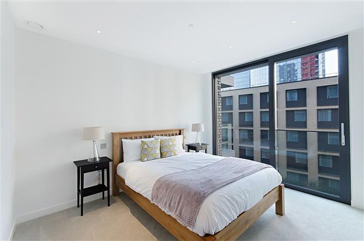 flat to rent in Satin House, 15 Piazza Walk, Aldgate, London, E1 ...