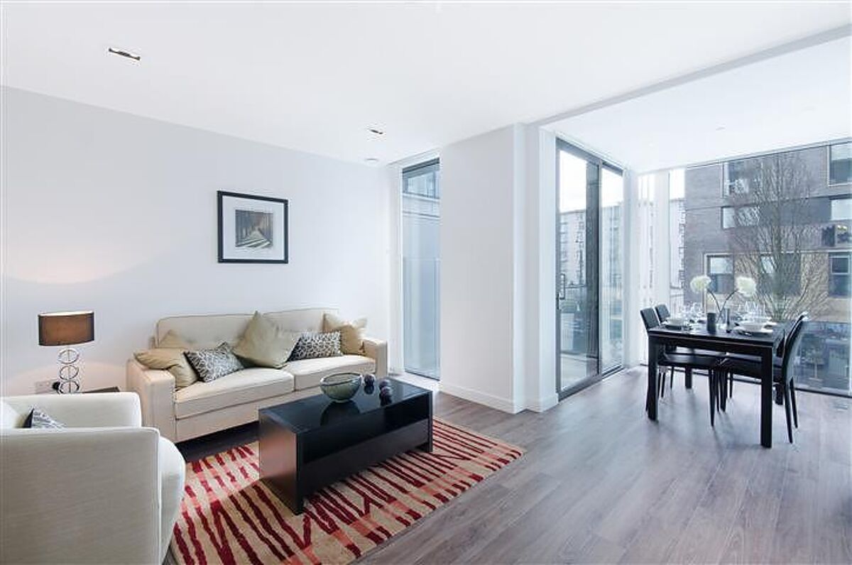 flat to rent in Satin House, Piazza Walk, Aldgate, London, E1 ...