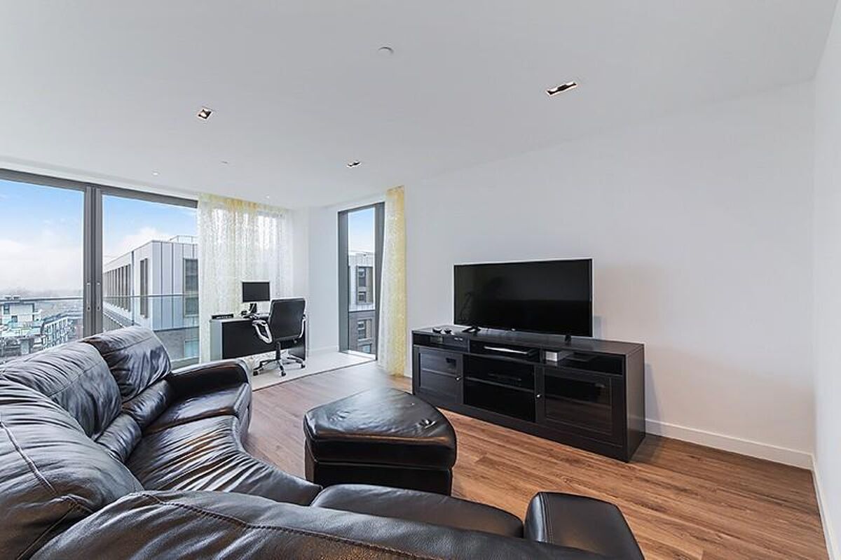 flat to rent in Satin House, Piazza Walk, London, E1 - ALQ012428845 ...