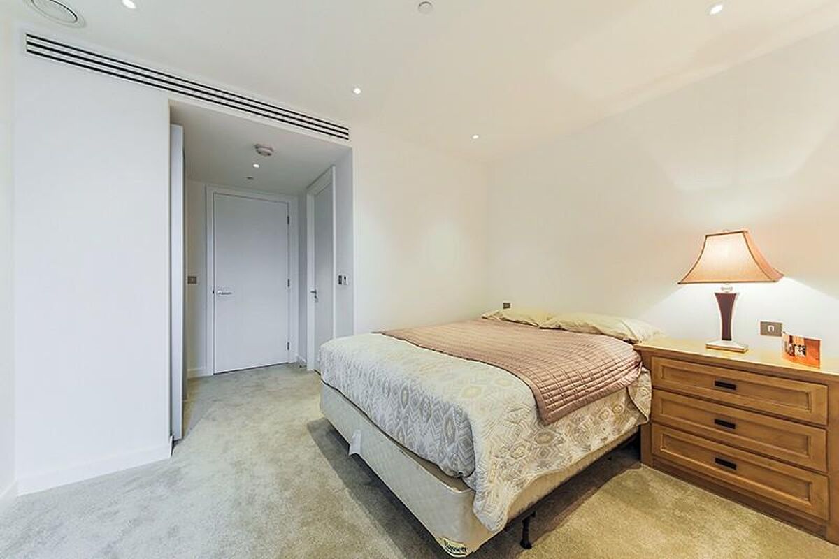 flat to rent in Satin House, Piazza Walk, London, E1 - ALQ012428845 ...