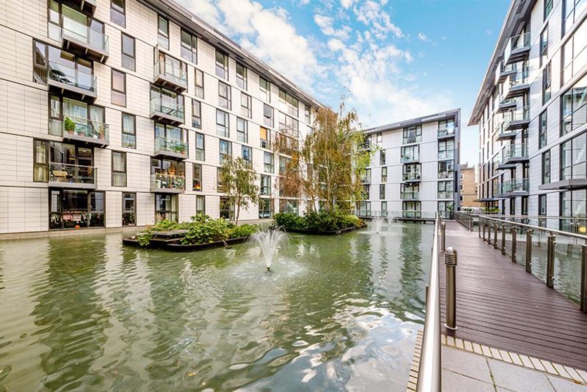 flat to rent in Times Square, London, E1 - ALQ012458509 | Knight Frank