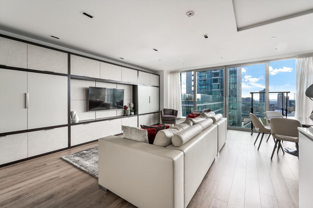 flat to rent in Satin House, Piazza Walk, London, E1 - alq012489067 ...