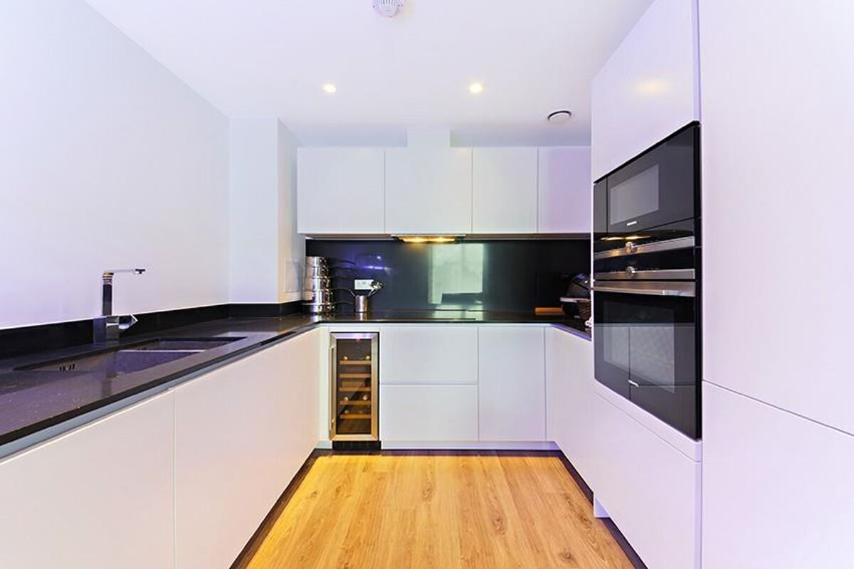 flat to rent in Satin House, Piazza Walk, London, E1 - alq012494773 ...