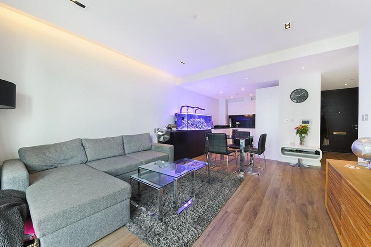flat to rent in Satin House, Piazza Walk, London, E1 - alq012494773 ...