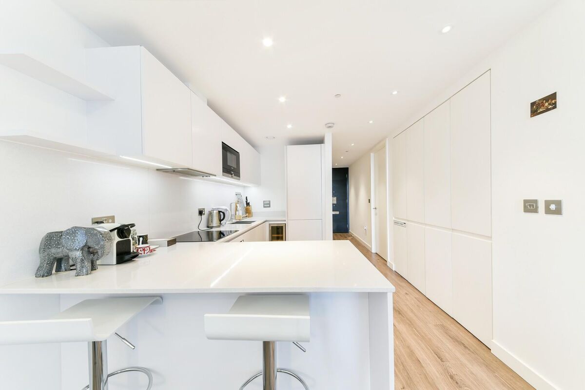flat to rent in Satin House, Piazza Walk, London, E1 - alq012508720 ...