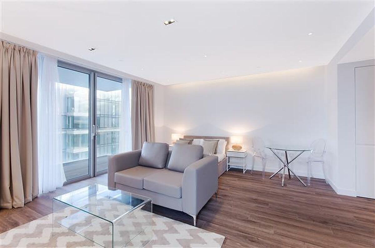 Flat to rent in Satin House, Piazza Walk, Aldgate, E1 - alq012566745 ...
