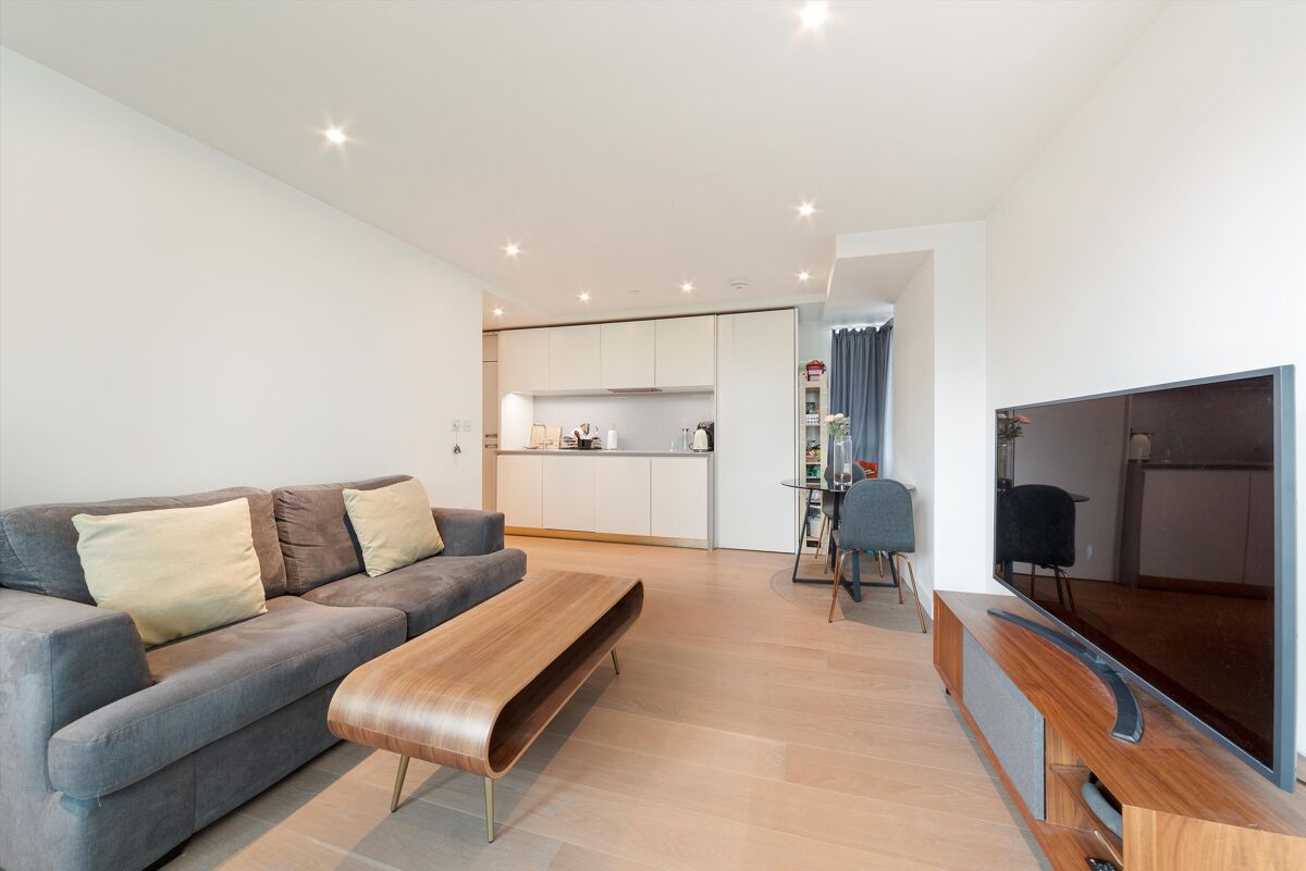 flat to rent in Blake Tower, Fann Street, London, EC2Y - alq012585594 ...