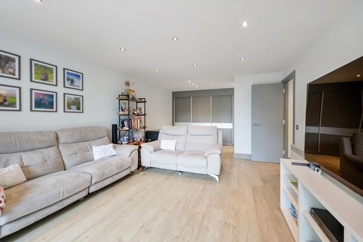 flat to rent in Naylor Building West, Assam Street, London, E1 ...