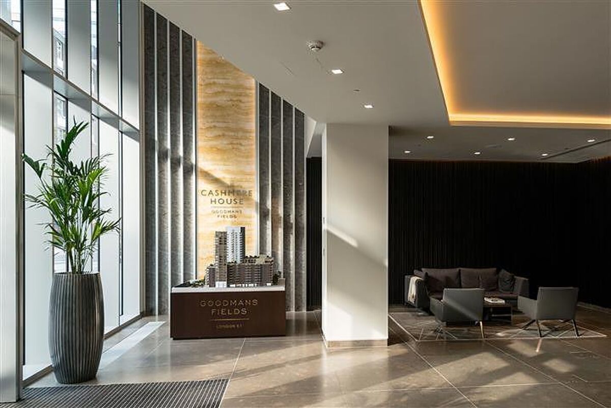 flat to rent in Satin House, Piazza Walk, Aldgate, London, E1 ...