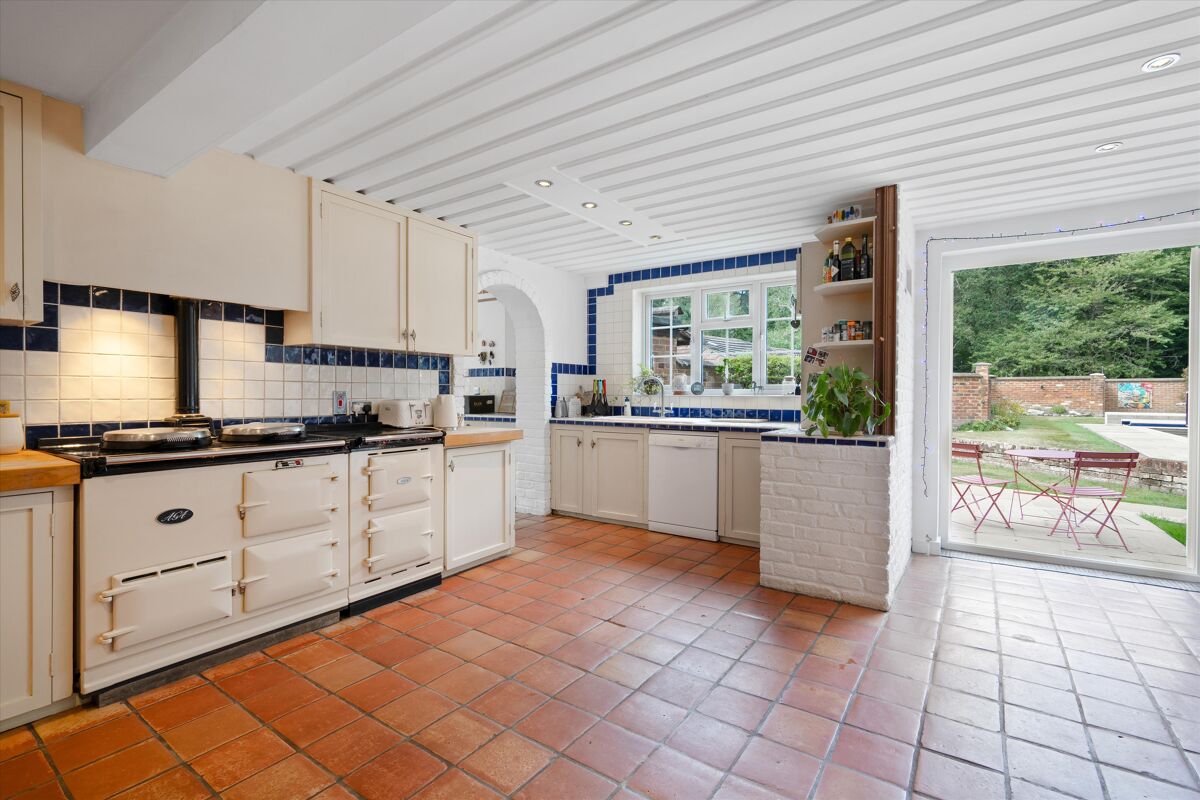 house for sale in Gracious Pond Road, Chobham, Surrey, GU24 ...