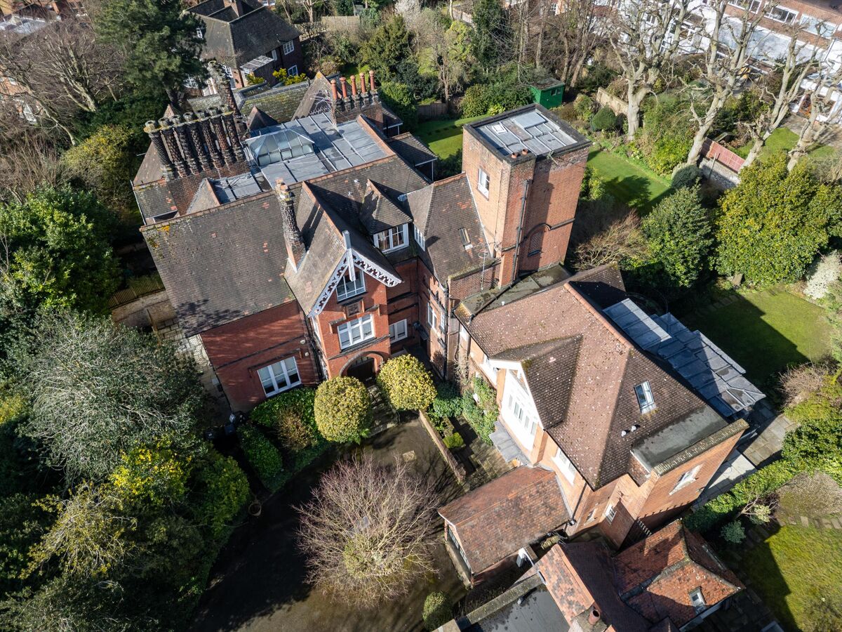 47 Netherhall Gardens, London, NW3 5RJ | Knight Frank