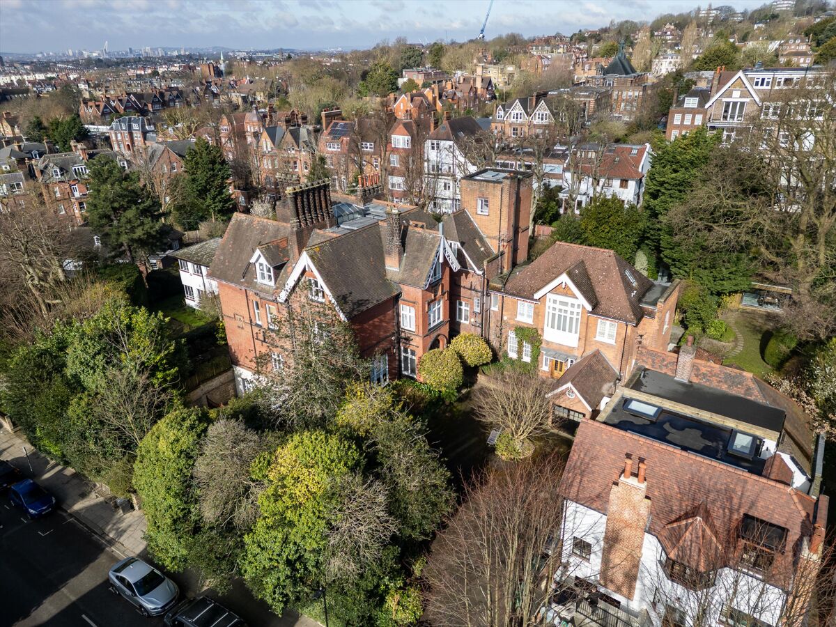 47 Netherhall Gardens, London, NW3 5RJ | Knight Frank