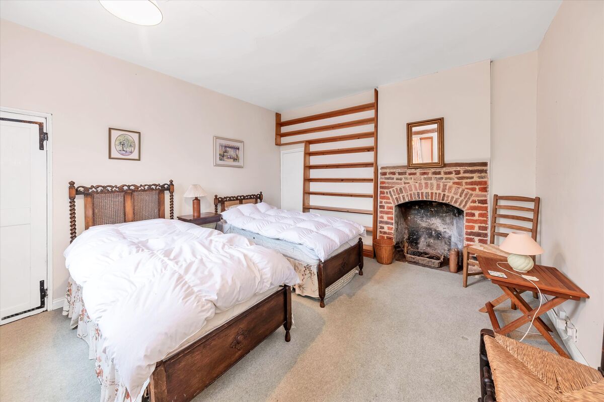 6 Bed Detached House - The Emplins, Gamlingay, Nr Sandy, Cambridgeshire ...