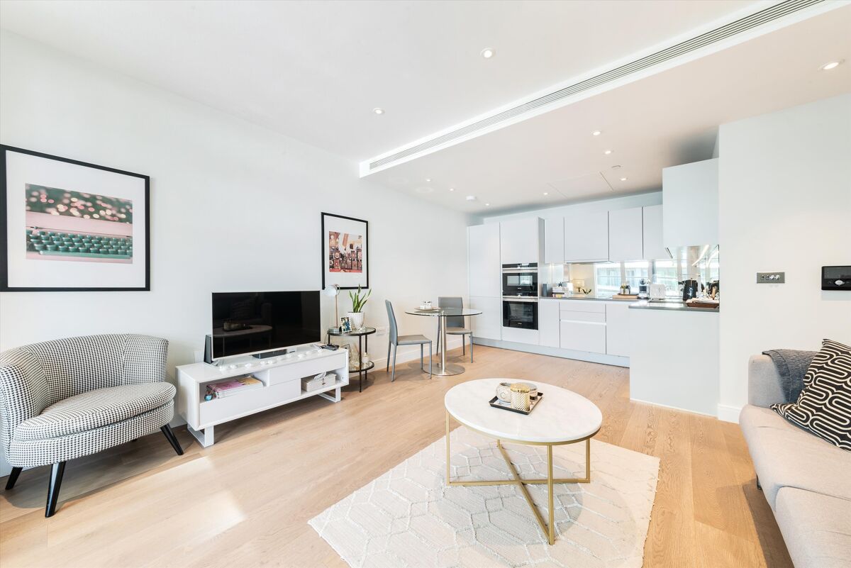flat to rent in Altissima House, Queenstown Road, London, SW11 ...