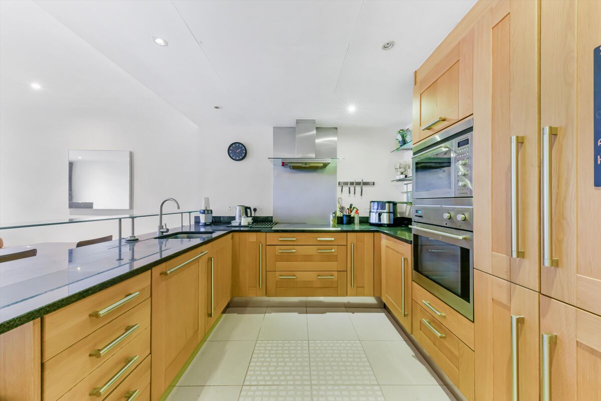 flat to rent in Queenstown Road, London, SW11 - baq012617596lg | Knight ...