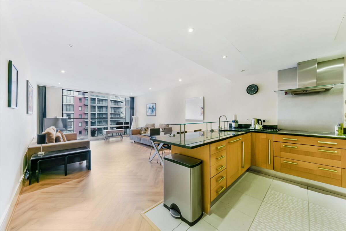 flat to rent in Queenstown Road, London, SW11 - baq012617596lg | Knight ...