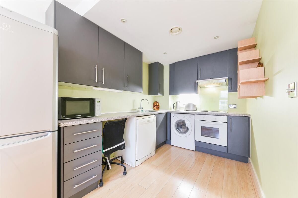 flat to rent in Warwick Building, Queenstown Road, Chelsea Bridge Wharf ...
