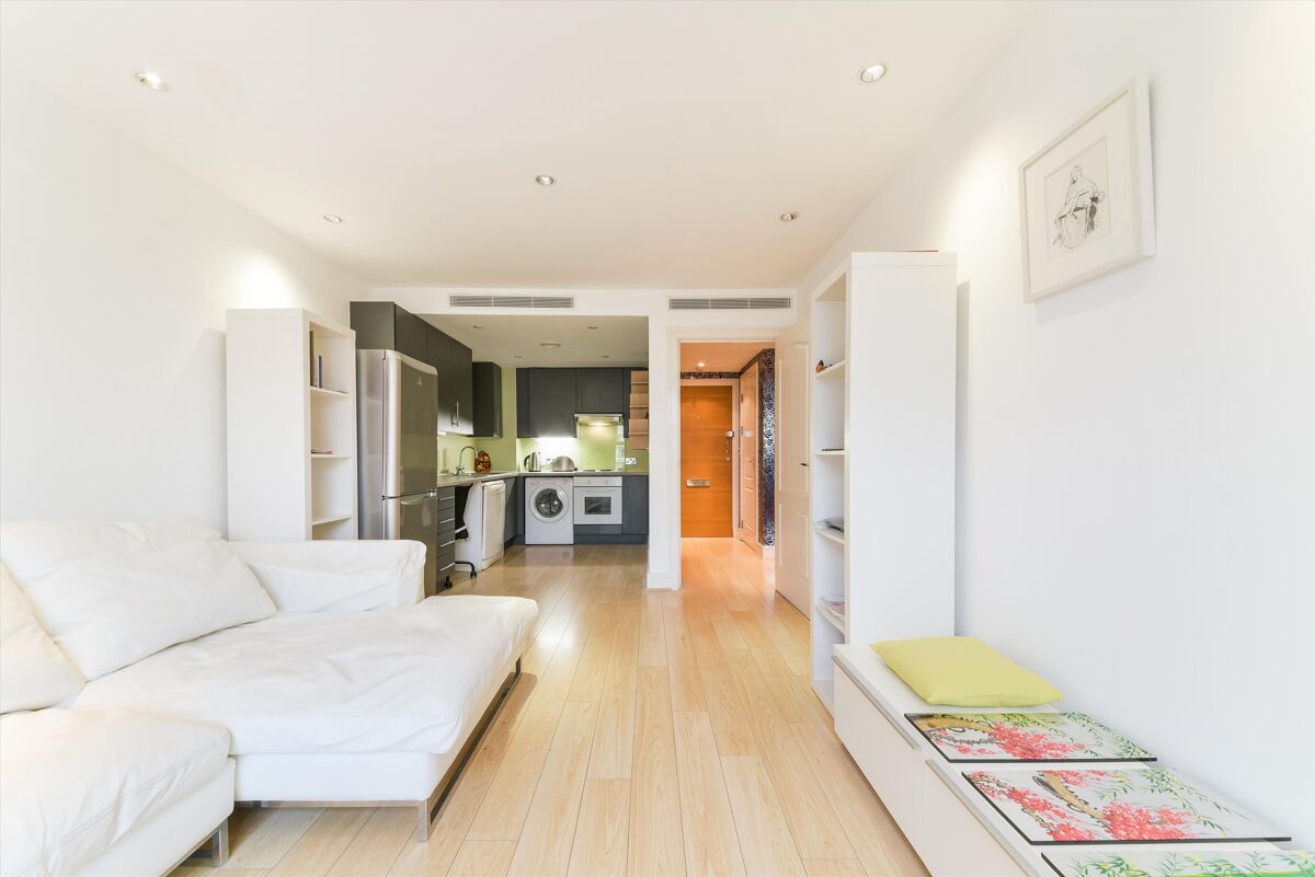 flat to rent in Warwick Building, Queenstown Road, Chelsea Bridge Wharf ...