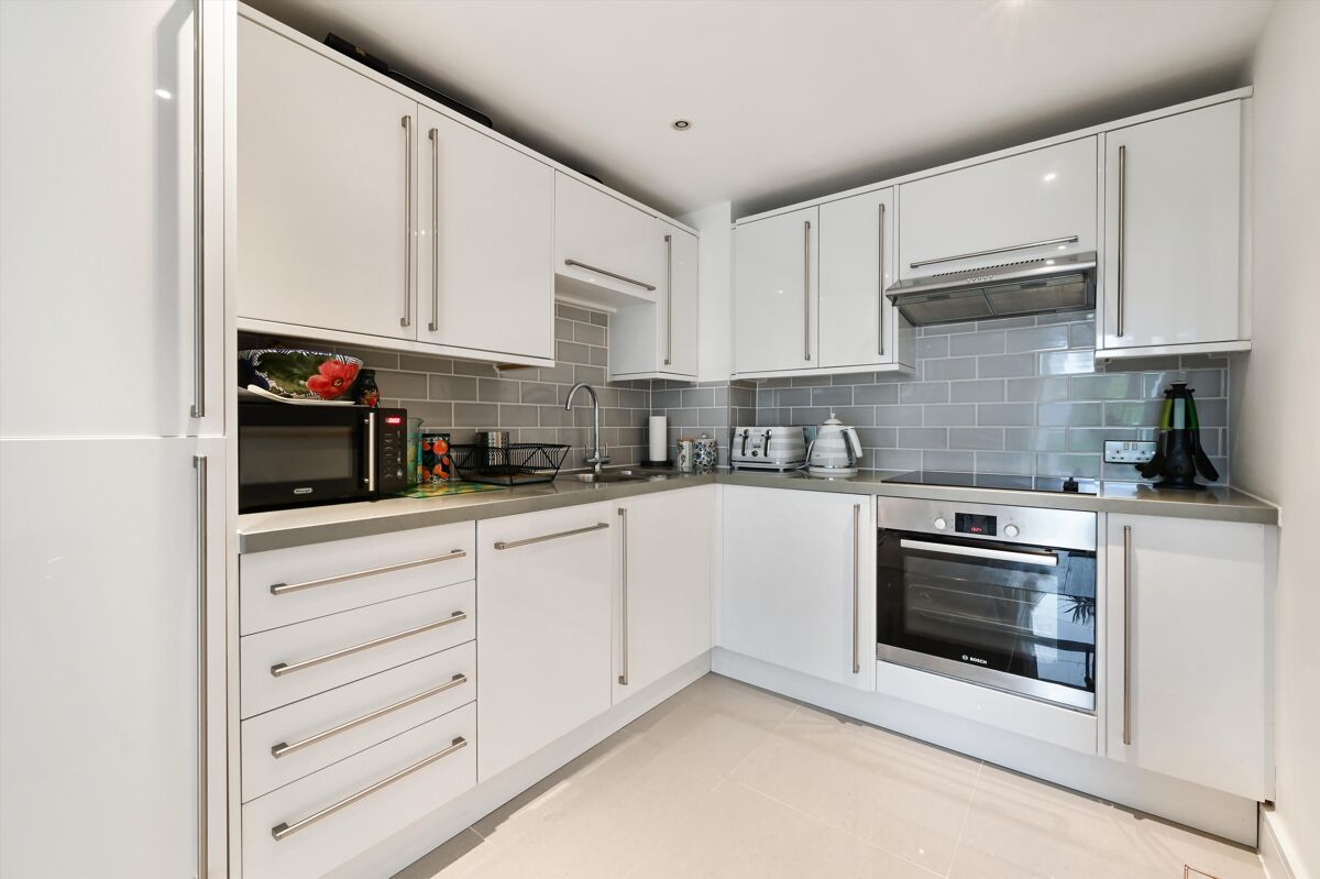 flat for sale in Warwick Building, London, SW11 - bat012350811 | Knight ...