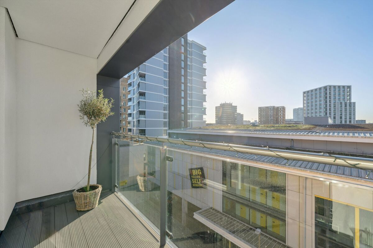 flat for sale in Holman Road, London, SW11 - bat012504917 | Knight ...