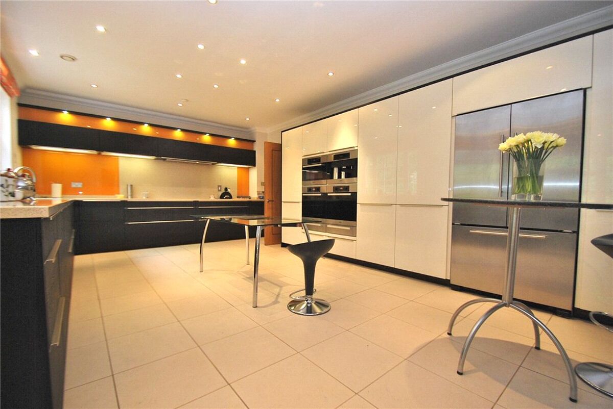 house for sale in Davidge Place, Knotty Green, Beaconsfield ...