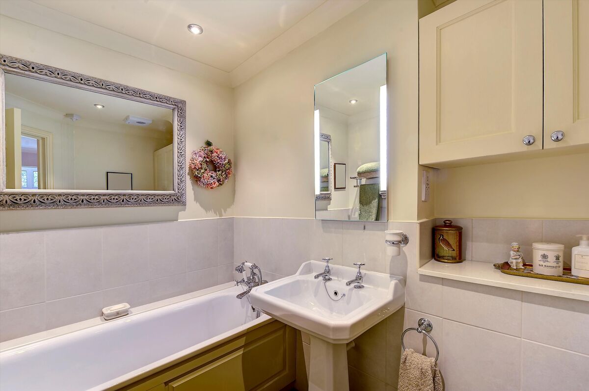 flat for sale in Vincent Square, London, SW1P - BGV012202109 | Knight Frank