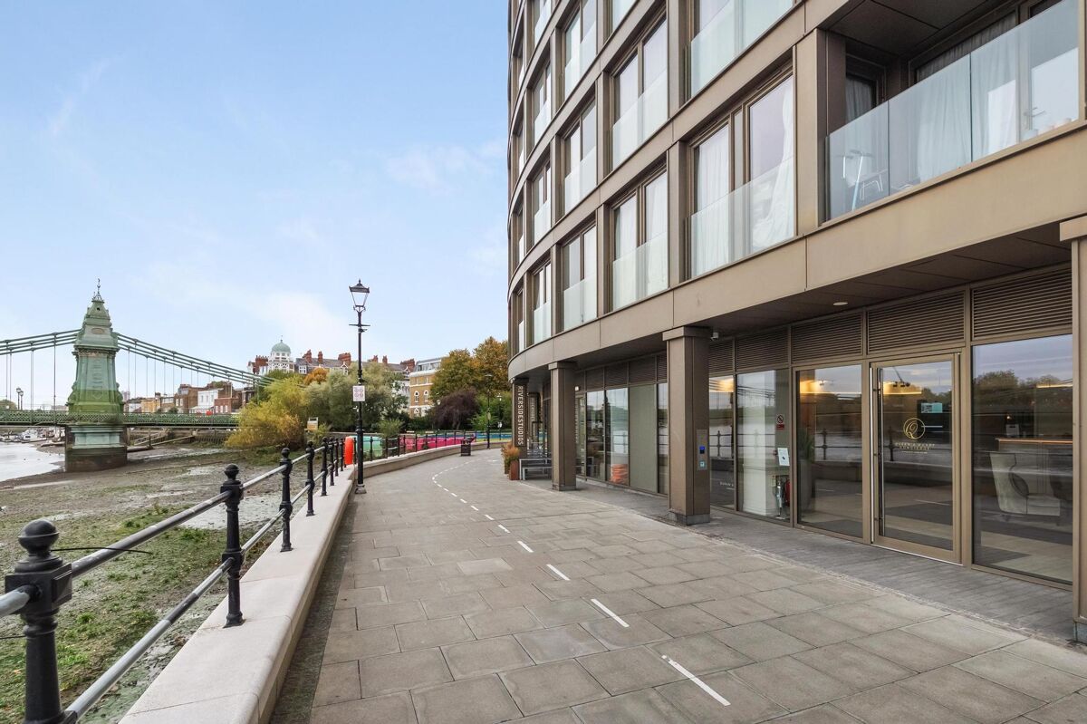 flat for sale in Queens Wharf, 2 Crisp Road, London, W6. - bgv012477216 ...