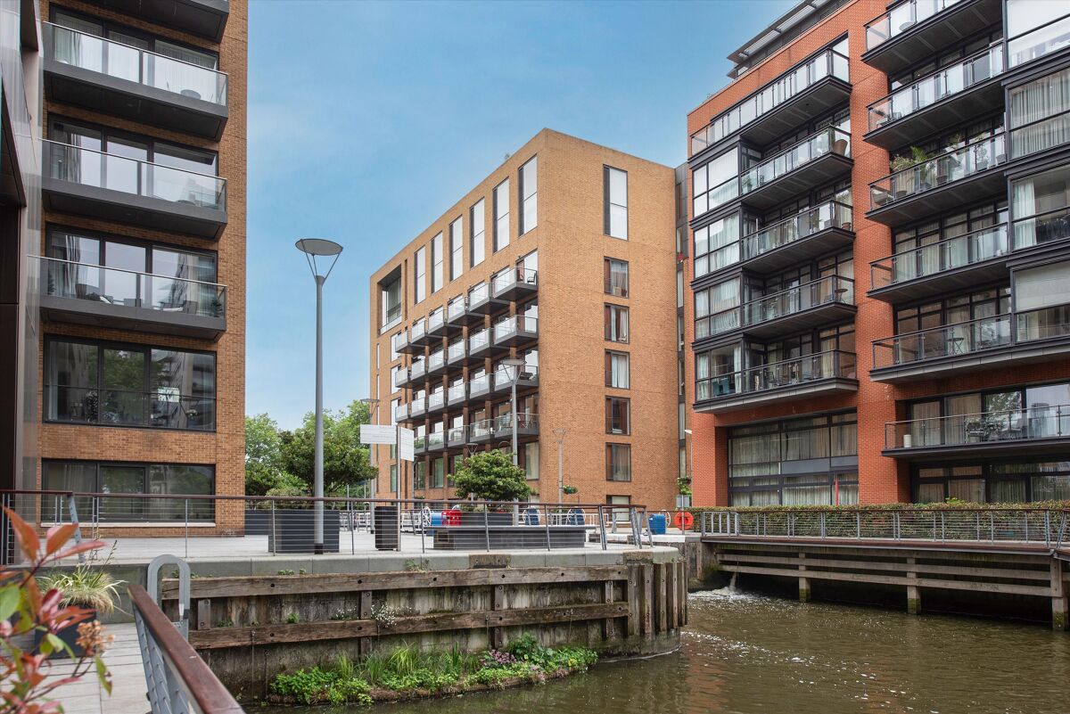 flat for sale in Hirst Court, Grosvenor Waterside, 20 Gatliff Road ...