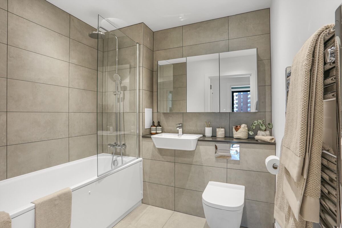 flat to rent in Capital Interchange Way, Brentford, TW8 - biq012592672 ...