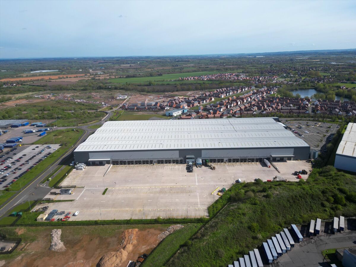 Industrial/Distribution to rent in Fradley 437, Fradley Park, Wood End ...