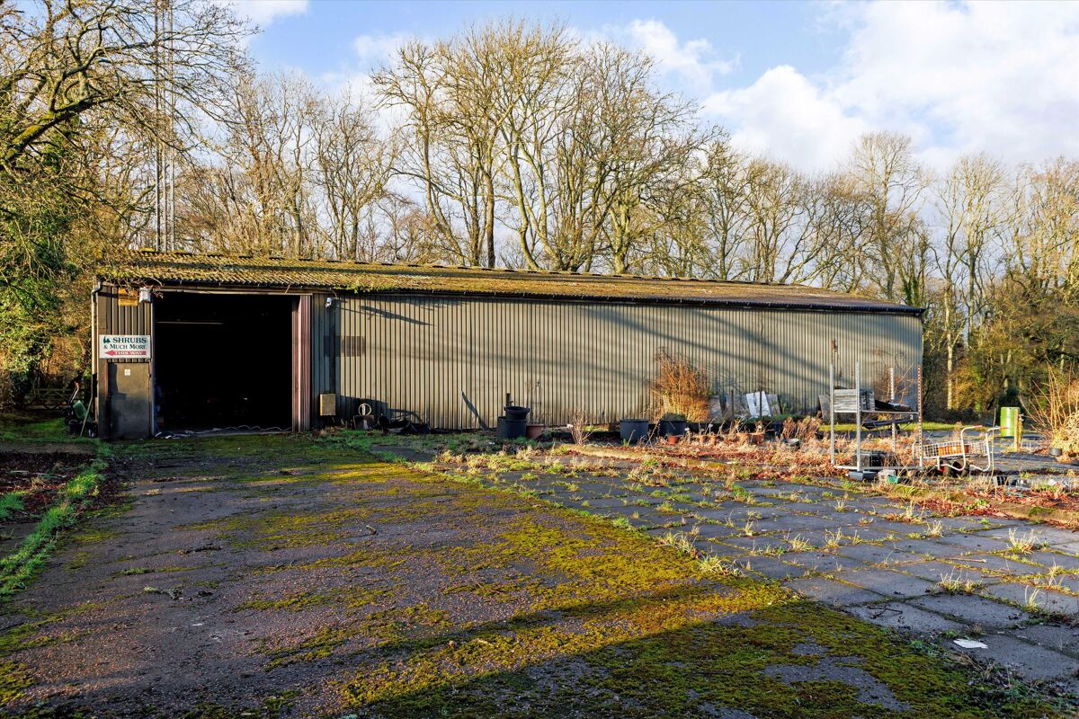 Rare opportunity to obtain a substantial building plot with services ...