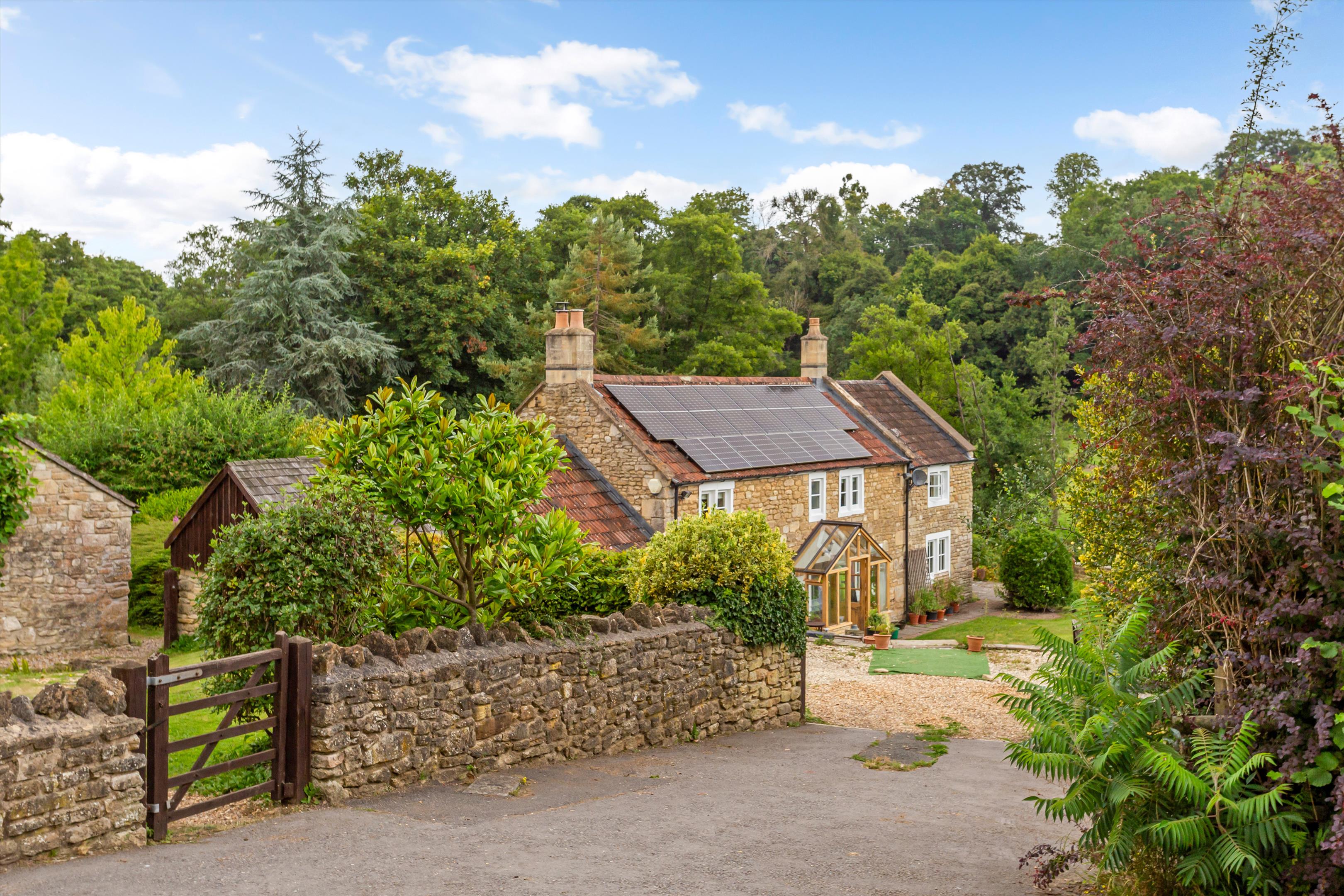 Country properties, land & Farms for sale or rent - UKLandandFarms.co.uk