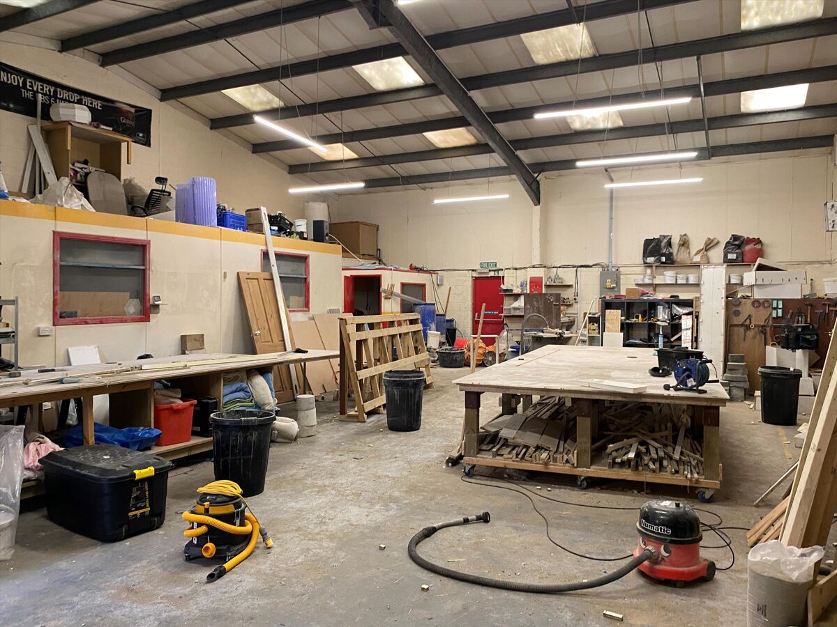 To Let: Light industrial unit suitable for warehousing / Trade Counter ...