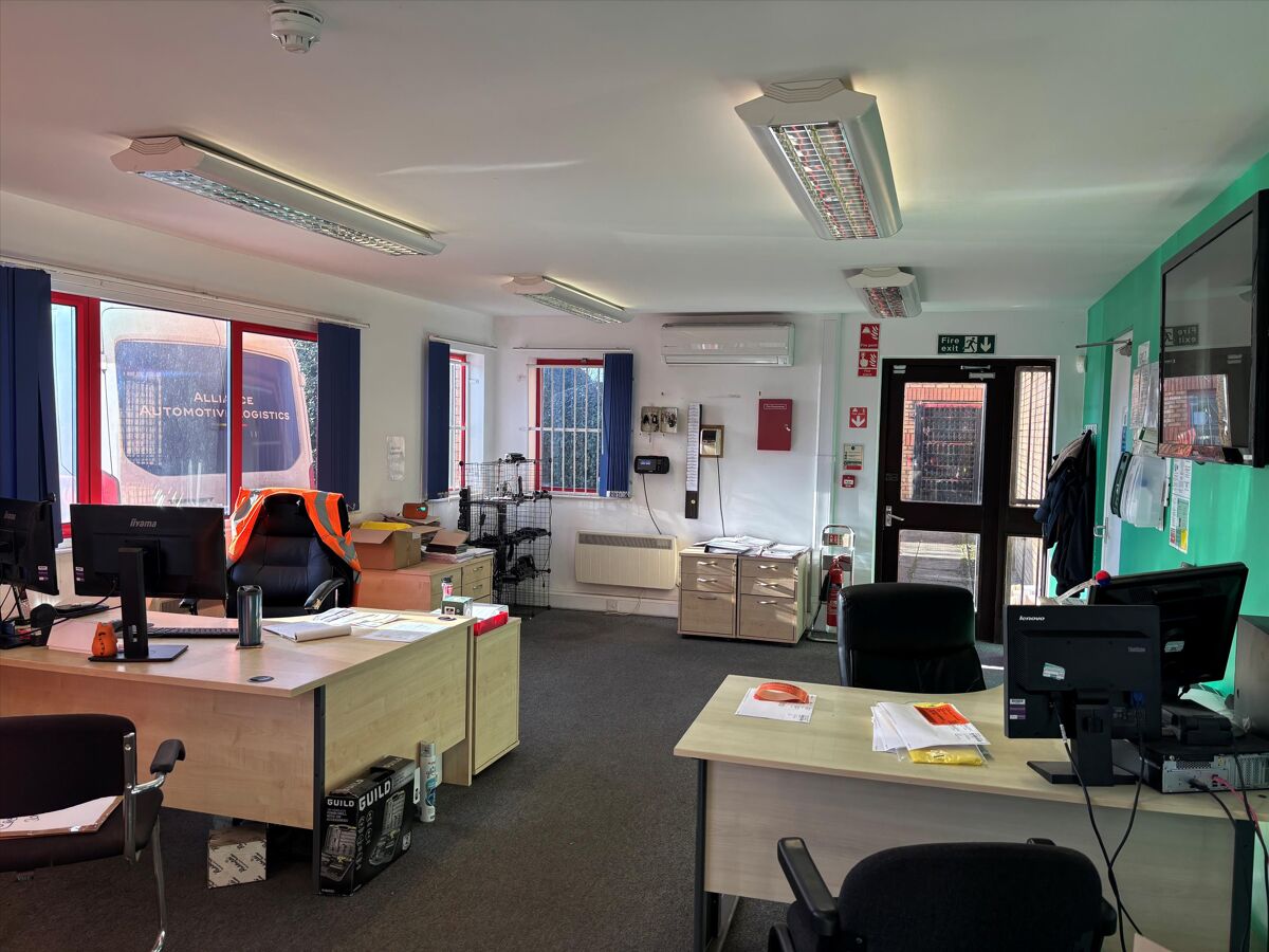 TO LET: Industrial / Warehouse Units - Keen Rd Ind Est, East Moors Rd ...