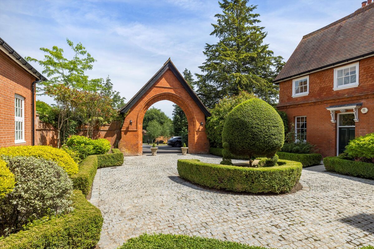 House For Sale In Hatchford Park Ockham Lane Cobham Surrey Kt11 Cbm012267250 Knight Frank