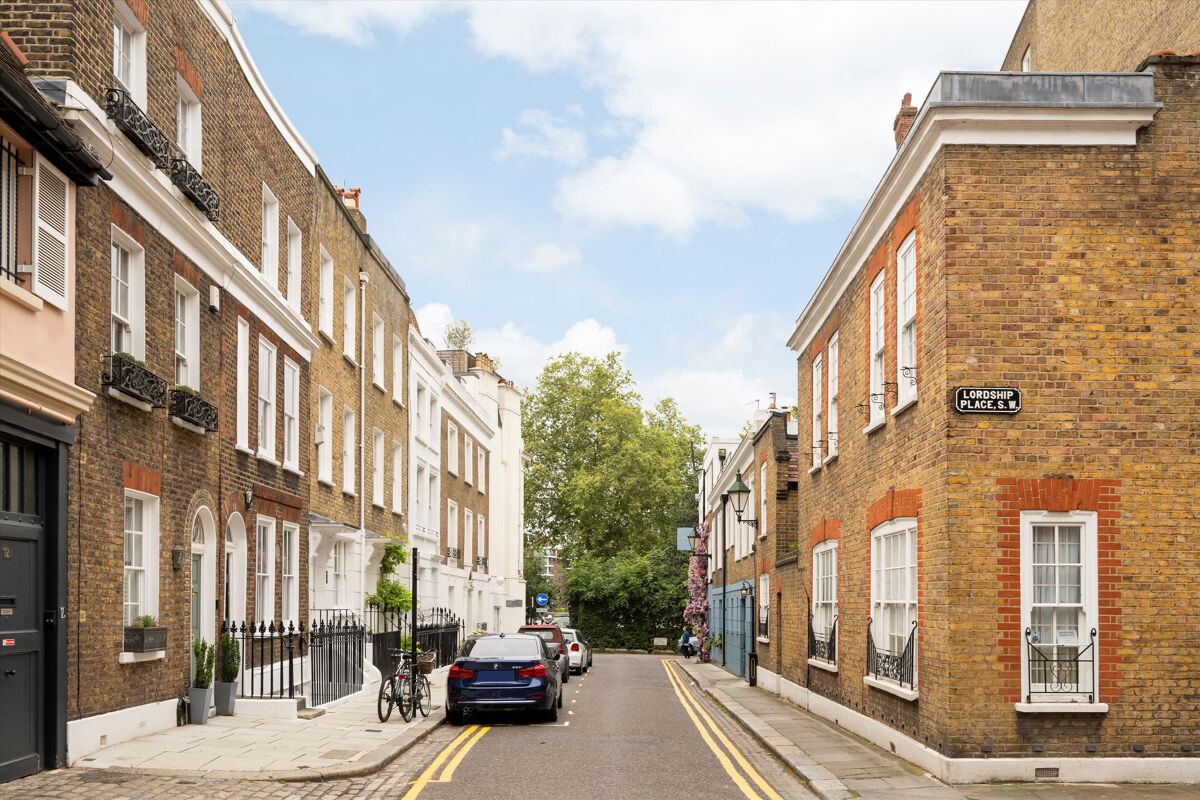 house for sale in Cheyne Row, London, SW3 - CHL012335759 | Knight Frank