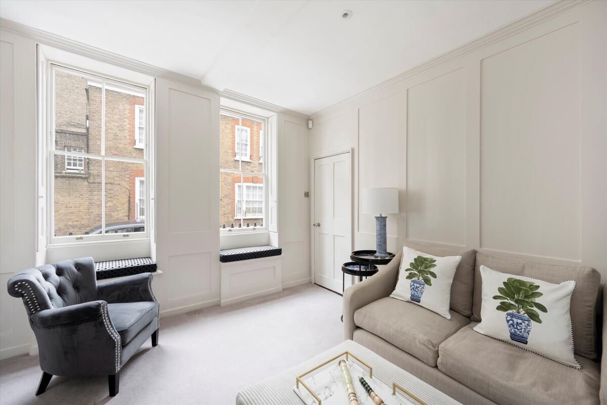 house for sale in Cheyne Row, London, SW3 - CHL012335759 | Knight Frank