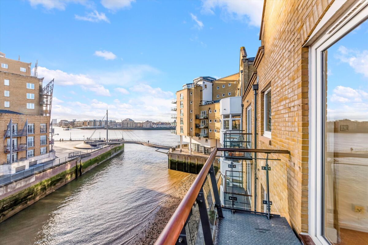 apartment for sale in Dunbar Wharf, E14 - cnw012013123 | Knight Frank