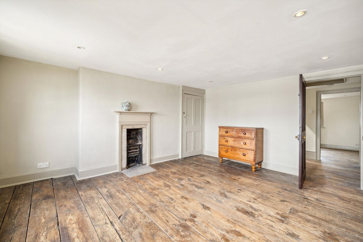 house for sale in Coldharbour, London, E14 - CNW012269967 | Knight Frank