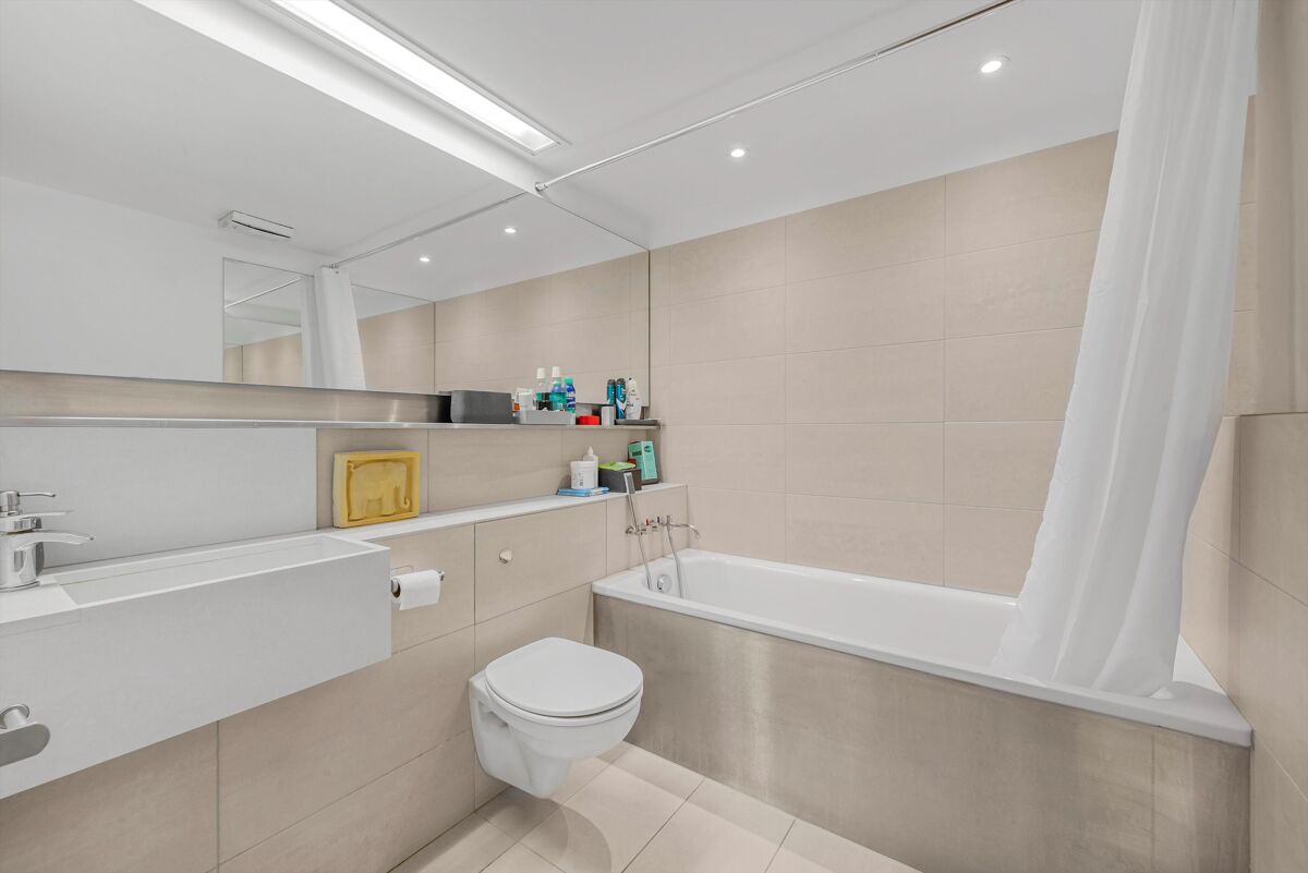 apartment for sale in Seacon Tower, Hutchings Street, London, E14 ...