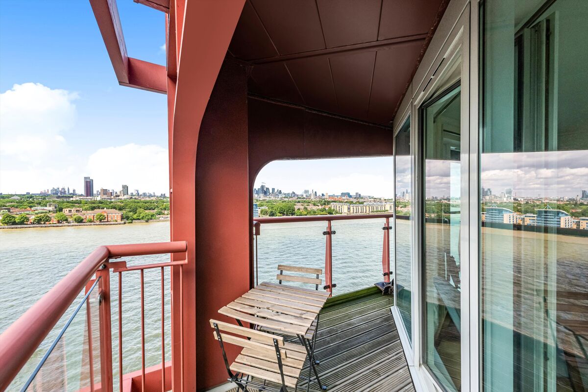 apartment for sale in Seacon Tower, Hutchings Street, London, E14 ...