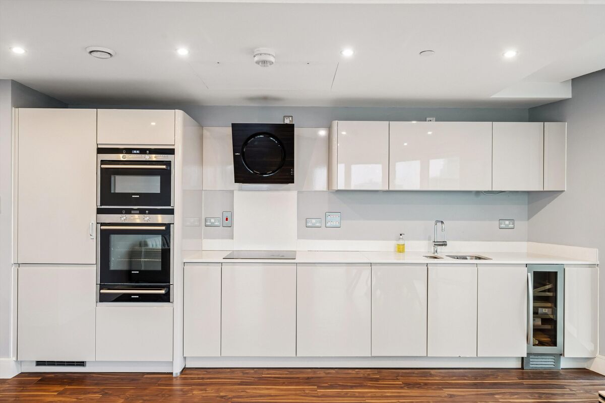 flat for sale in Altitude Point, Alie Street, London, E1 - cnw012583036 ...