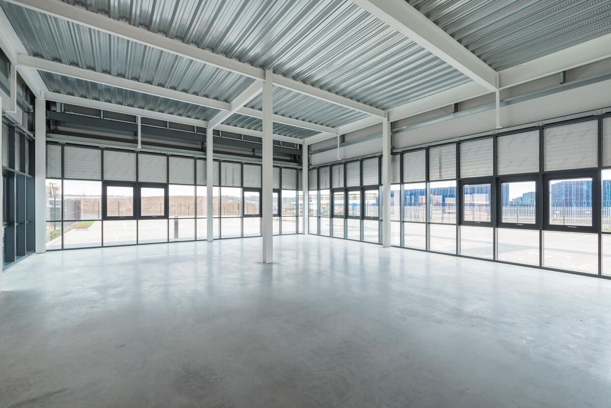 Industrial/Distribution to rent in Junction One, Central Park ...