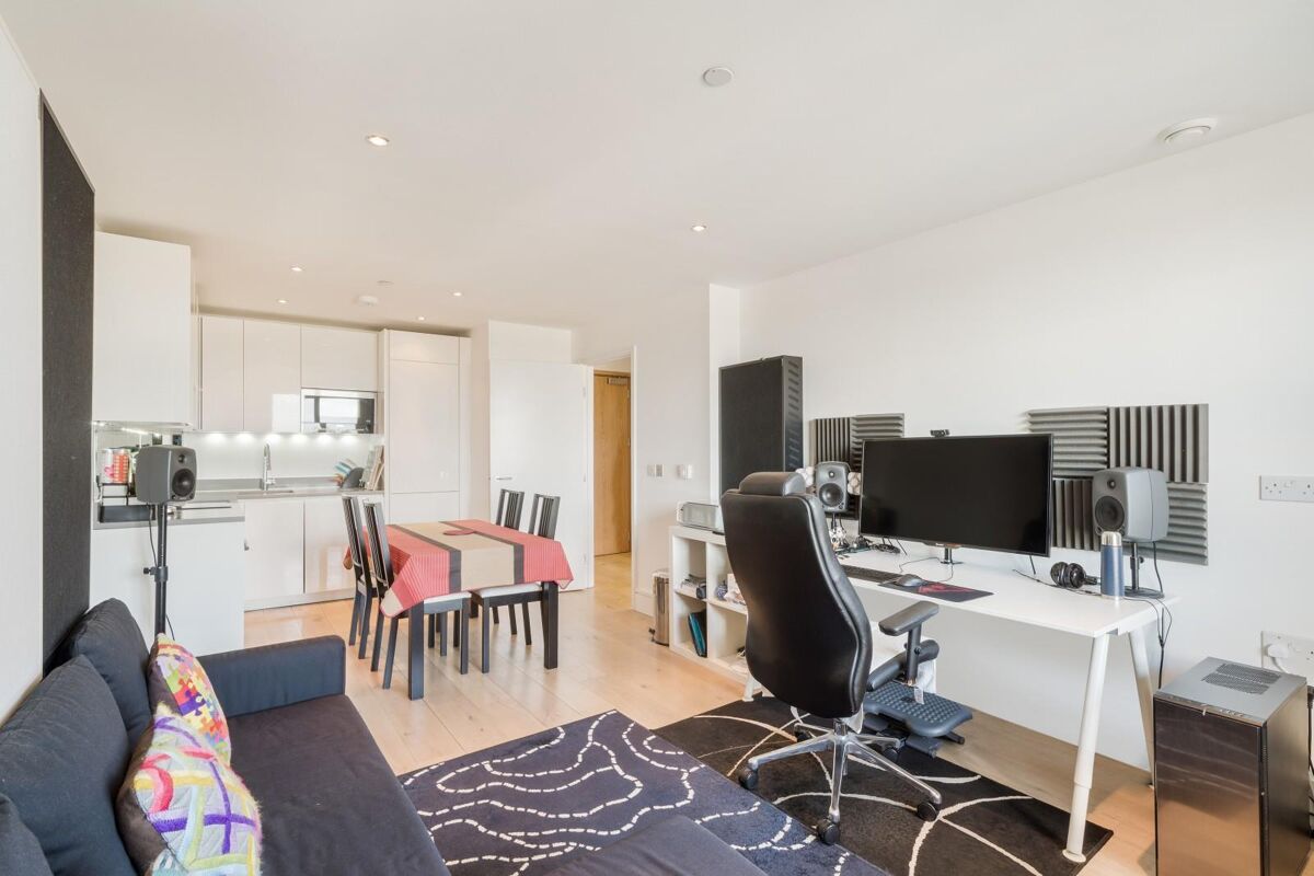 flat to rent in St Luke's Avenue, Clapham, London, SW4 - CPQ012474620 ...