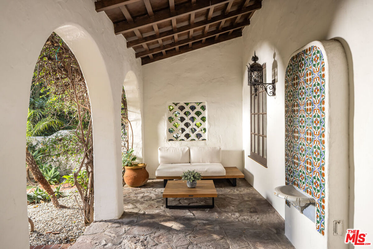 house for sale in 1135 Sunset Vale Ave, West Hollywood, CA, 90069, US ...