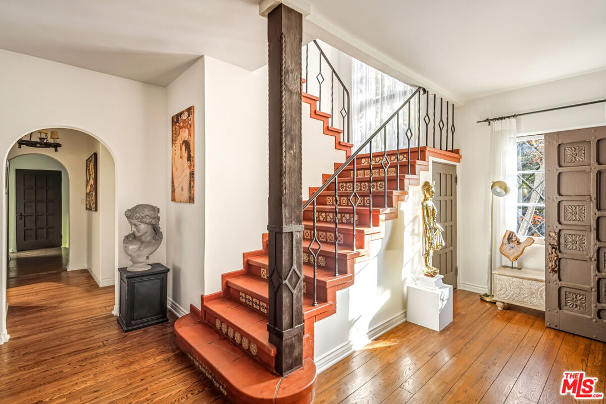 house for sale in 1135 Sunset Vale Ave, West Hollywood, CA, 90069, US ...