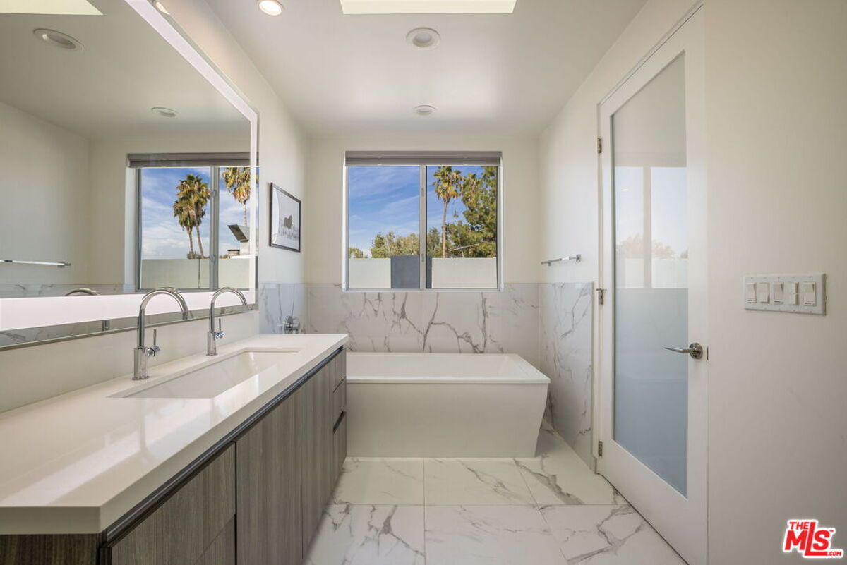 apartment for sale in 12045 Guerin St Unit: PH3, Studio City, CA, 91604 ...